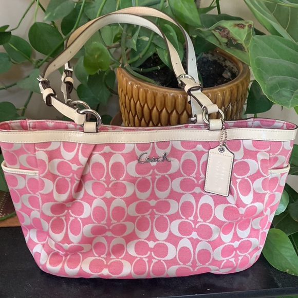 Coach | Bags | Coach Authentic Pink And Cream Signature Gallery Tote ...